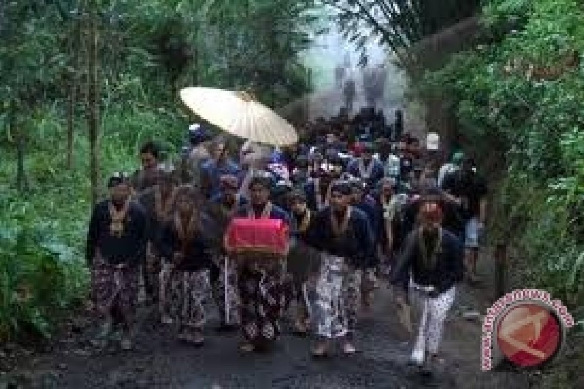 Upacara adat Labuhan Merapi digelar lagi - ANTARA News Yogyakarta ...