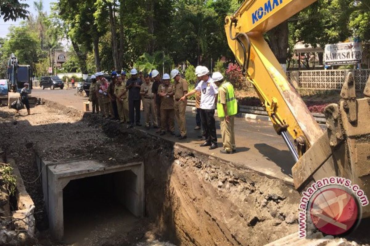 Yogyakarta intensifkan perbaikan drainase atasi genangan - ANTARA News Yogyakarta - Berita ...
