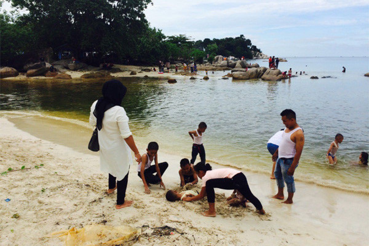 Pantai Trikora Bintan seperti di Kuta Bali - ANTARA News Kepulauan Riau ...