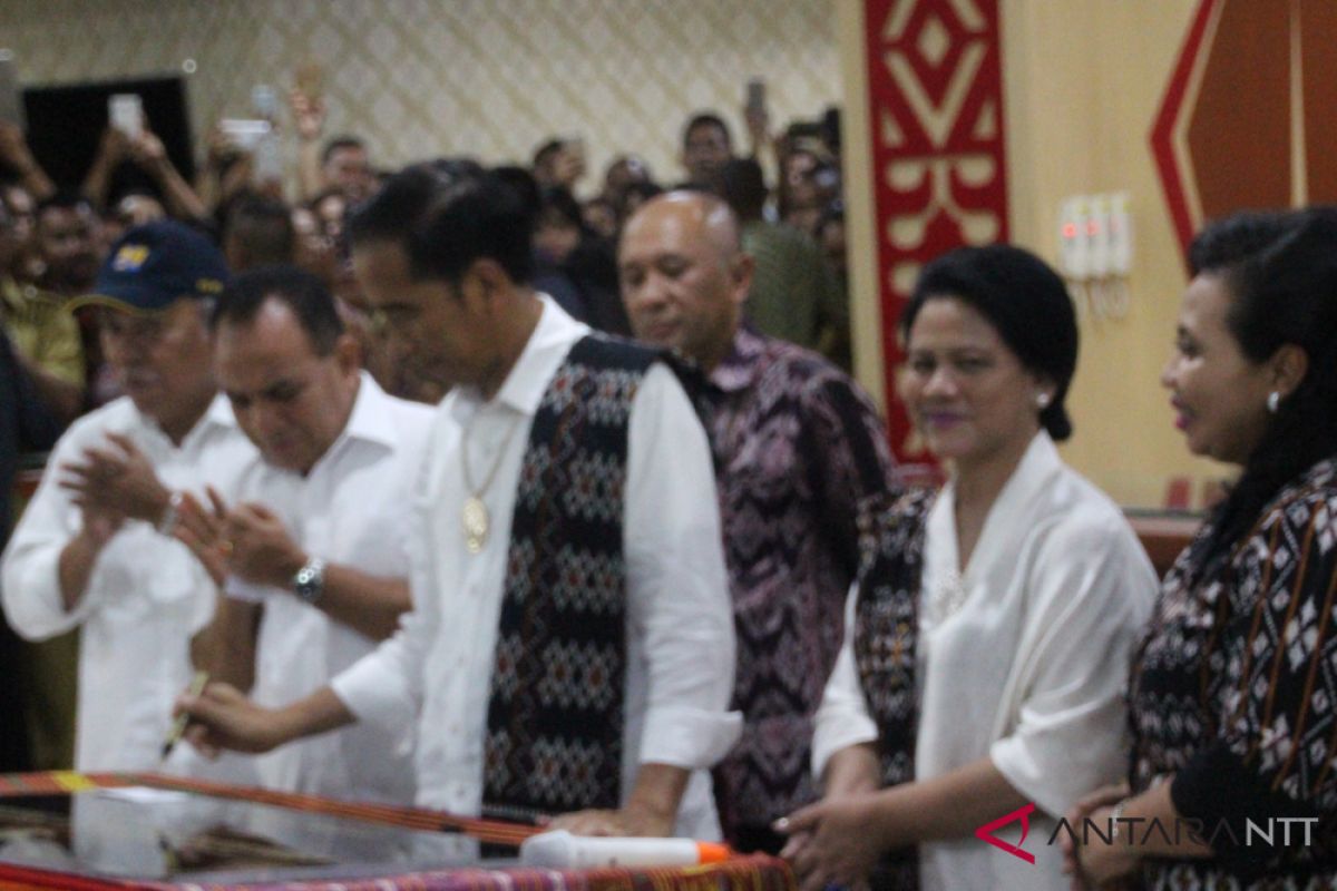 Presiden Jokowi resmikan kantor gubernur NTT - ANTARA News Kupang, Nusa ...