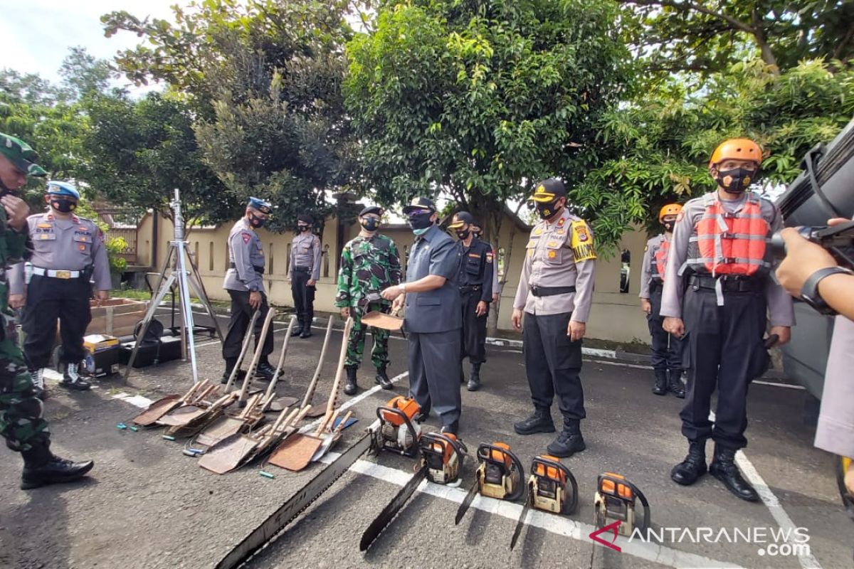 Polres Kulon Progo siagakan 1.200 personel hadapi potensi bencana - ANTARA News Yogyakarta ...