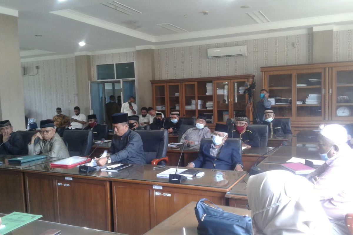 Ninik mamak cucu kemenakan Yang Dipertuan Kinali Pasbar tuntut hak ke ... Ninik mamak cucu kemenakan Yang Dipertuan Kinali Pasbar tuntut hak ke ...