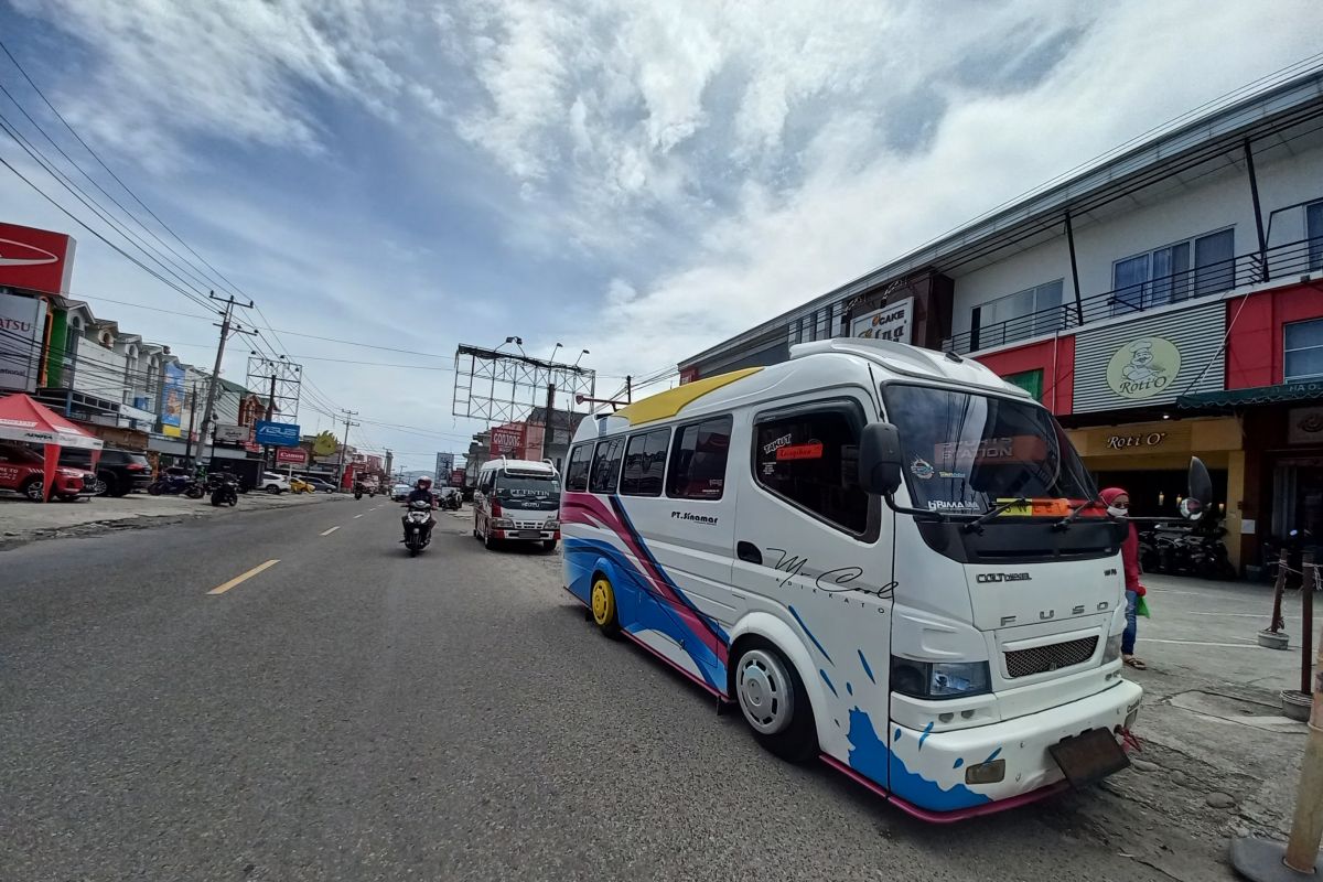 Dampak PPKM Darurat, Bus Antar Kota di Bukittinggi sepi penumpang ...