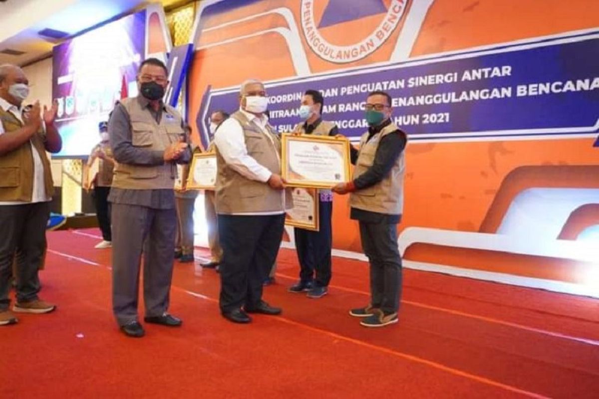 Buton Selatan raih penghargaan pelaksanaan respon cepat bencana nonalam wabah COVID-19 - ANTARA ...