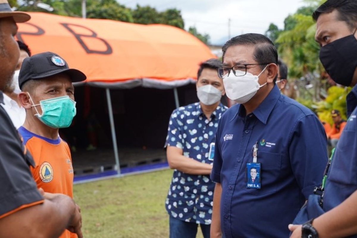 Petrokimia Gresik salurkan 1.200 paket sembako untuk korban banjir - ANTARA News Yogyakarta ...