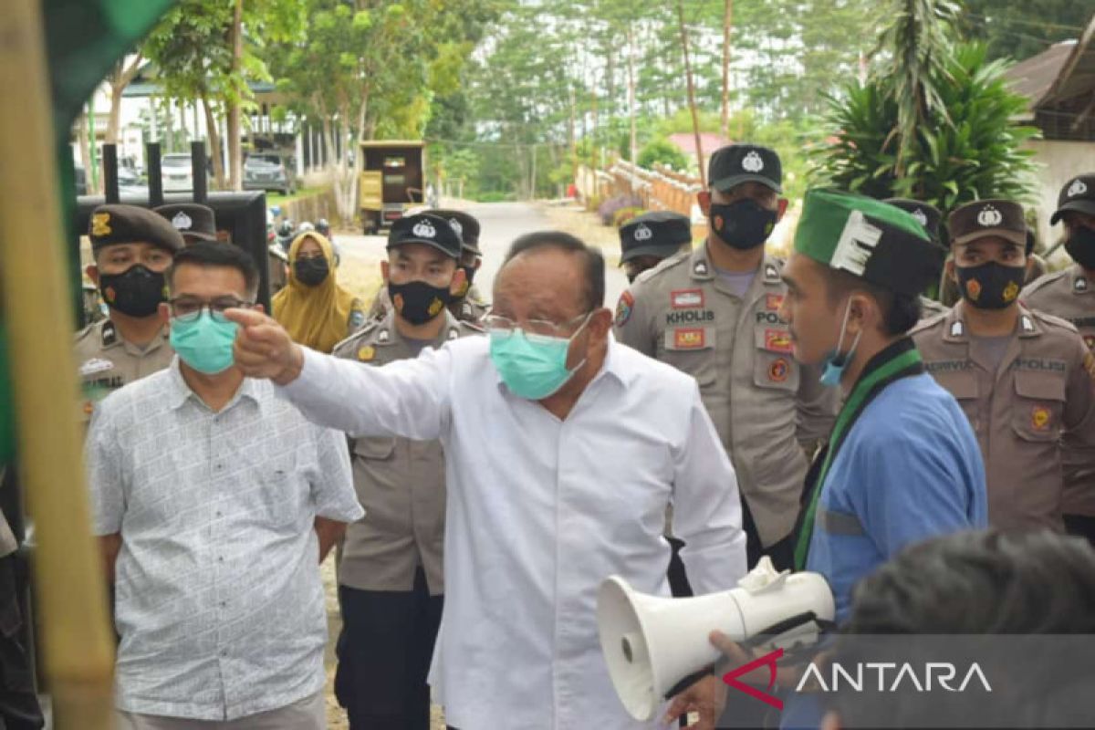 HMI-PMII Pasbar unjuk rasa ke DPRD tolak perpanjangan masa jabatan ...