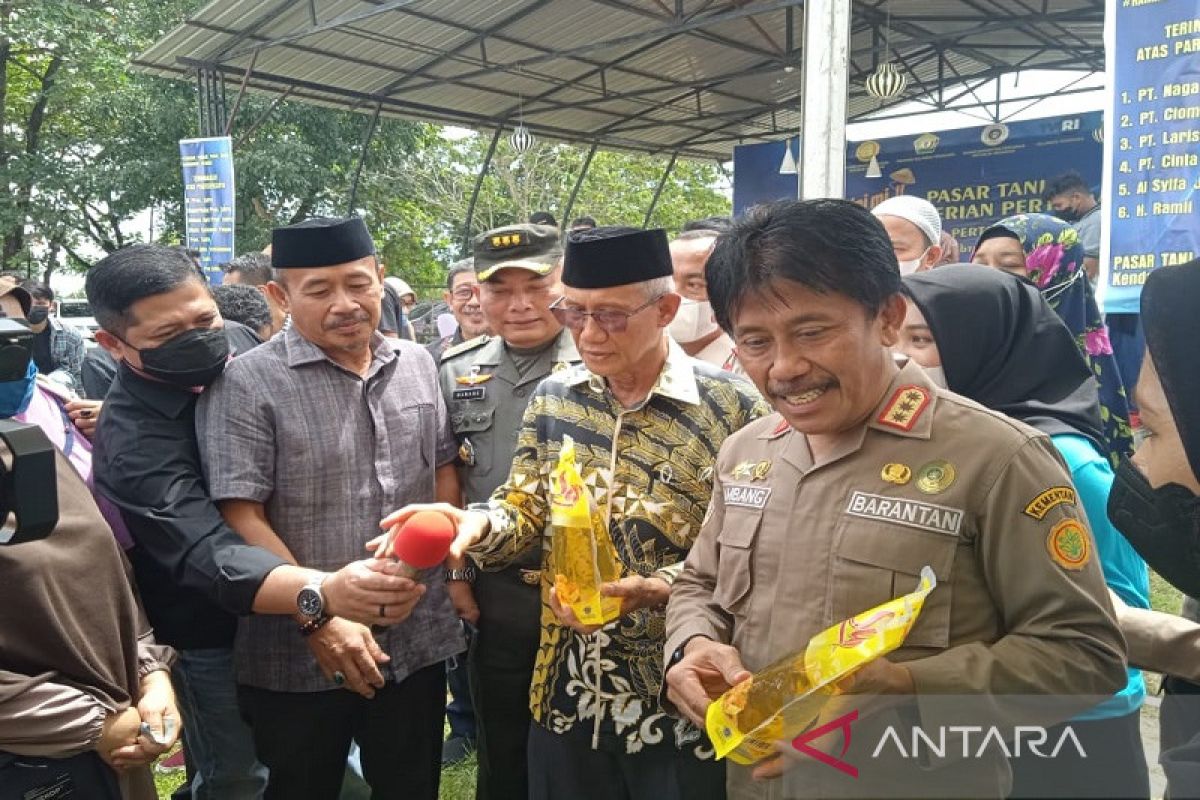 Tim TPID: Sembako di Sultra mencukupi hingga lebaran - ANTARA News ...