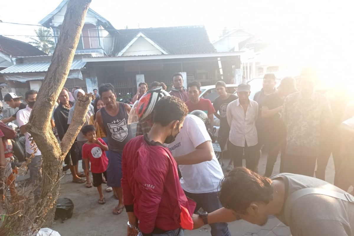 Ini detik-detik penangkapan oknum PNS usai transaksi narkoba di jalan ... Ini detik-detik penangkapan oknum PNS usai transaksi narkoba di jalan ...