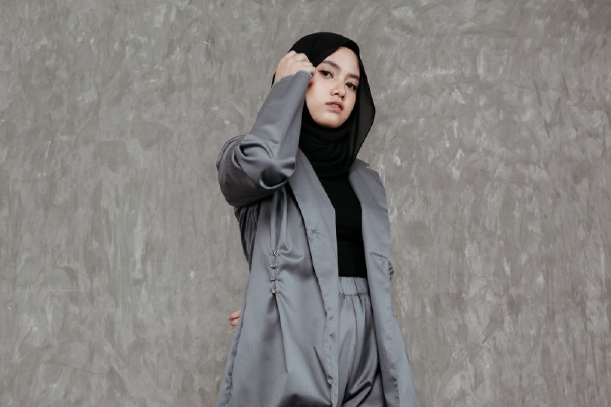 Hanin Dhiya merilis single "Kembalilah Padanya" - ANTARA News ...