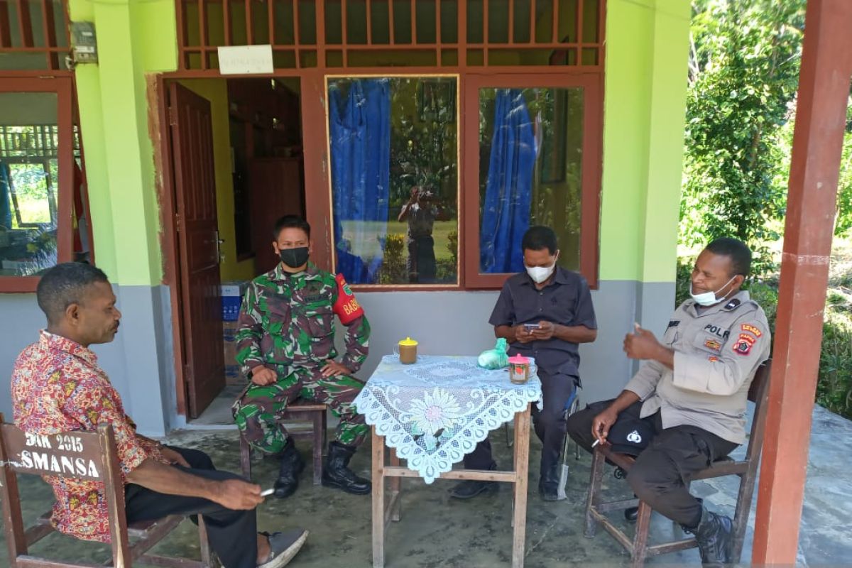 Babinsa-SMAN 1 Warsa lakukan komunikasi sosial tingkatkan silahturahmi ...