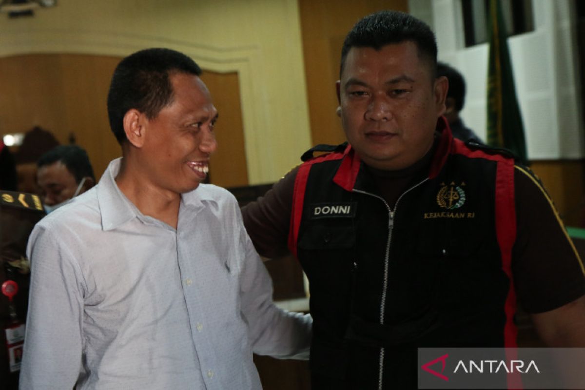 Dua terdakwa korupsi proyek dermaga Gili Air divonis 16 bulan penjara - ANTARA News Mataram ...