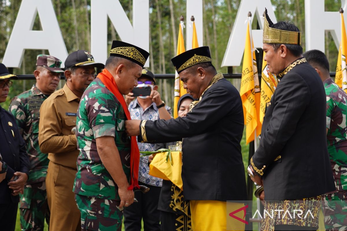 Kasad dianugerahi gelar adat "Kakah Demong Agung Bela Negara" - ANTARA News Mataram - Berita NTB ...