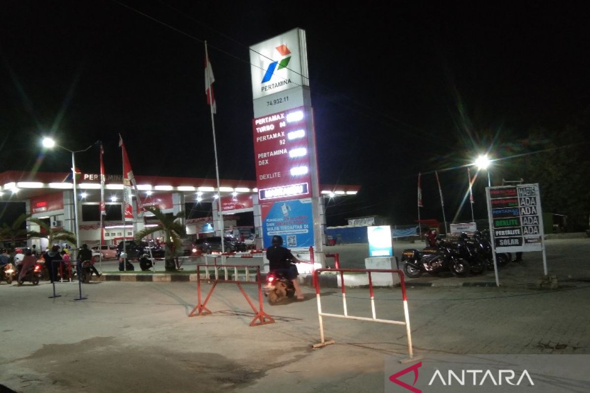 Antrean kendaraan di SPBU Kota Kendari normal meski harga BBM subsidi naik - ANTARA News ...
