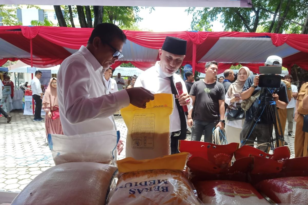 Bulog Sumbar jaga stabilitas harga pangan dengan operasi pasar - ANTARA Sumbar