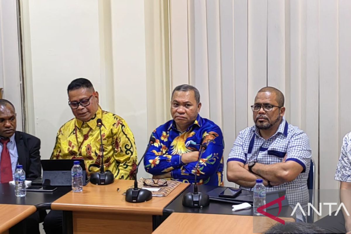 Kuasa Hukum sebut Gubernur Lukas Enembe tak hadiri pemeriksaan KPK ... Kuasa Hukum sebut Gubernur Lukas Enembe tak hadiri pemeriksaan KPK ...