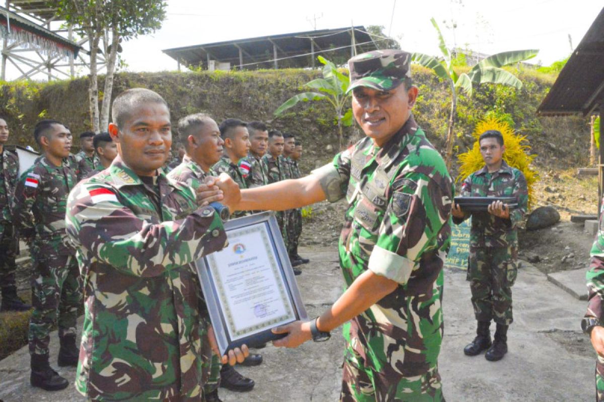 Korem 172/PWY beri penghargaan prajurit Satgas Pamtas RI-PNG - ANTARA News Papua
