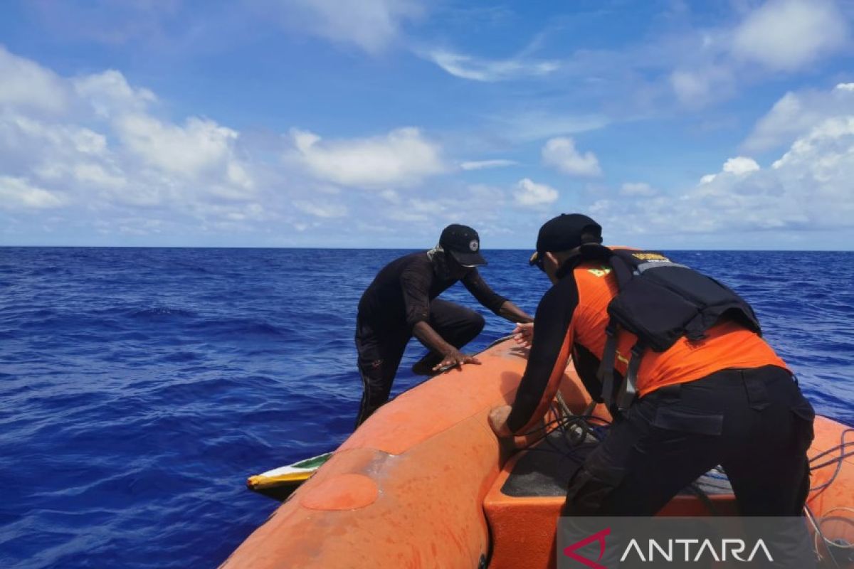 Basarnas evakuasi dua nelayan mati mesin kapal di Buton Selatan - ANTARA News Sulawesi Tenggara ...