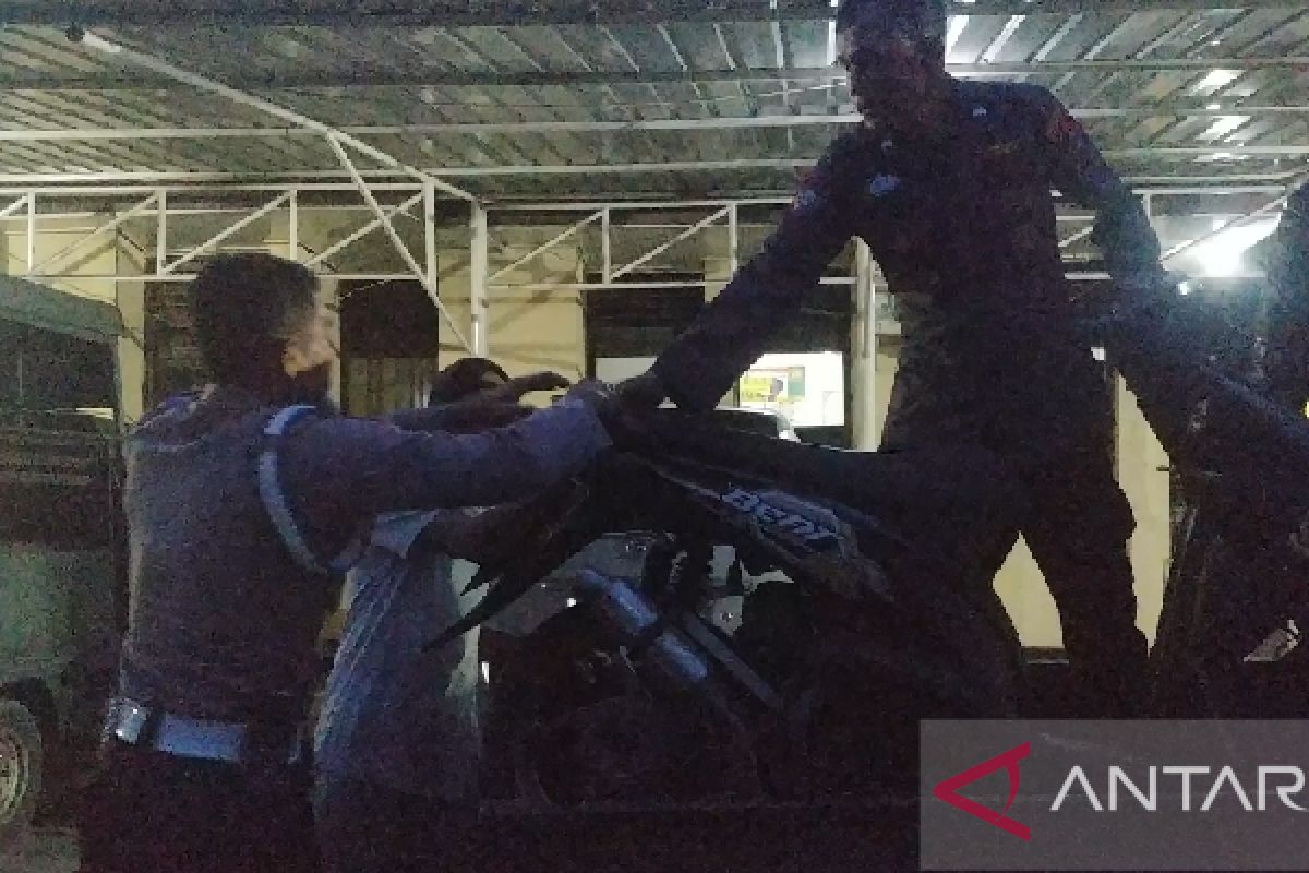 Aksi tawuran antar pemuda terjadi di Padang - ANTARA Sumbar Aksi tawuran antar pemuda terjadi di Padang - ANTARA Sumbar