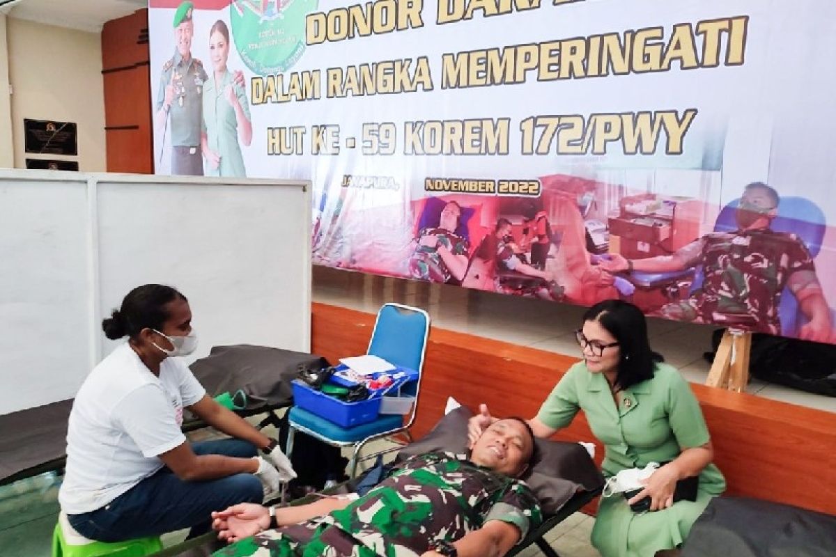 Korem 172/PWY gelar donor darah sambut HUT ke-55 - ANTARA News Papua