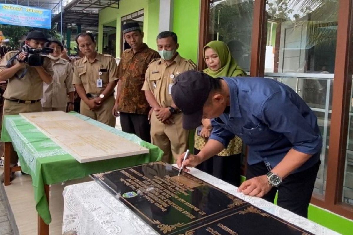 Pemkab Gunungkidul dirikan gerai olahan kelapa tingkatkan nilai produk - ANTARA News Yogyakarta ...