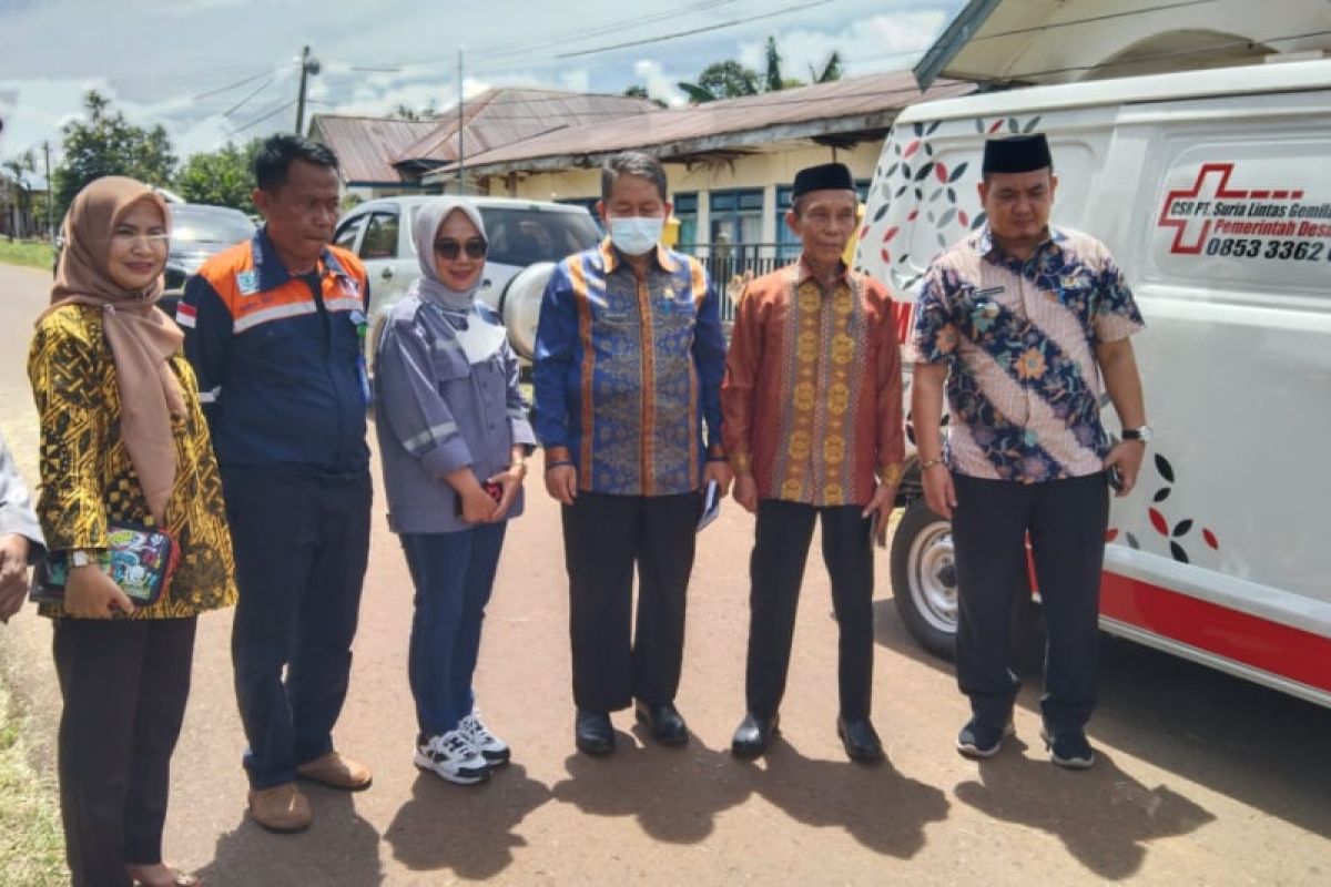 Suria Lintas Gemilang bantu satu unit ambulance Desa Sopura - ANTARA ...