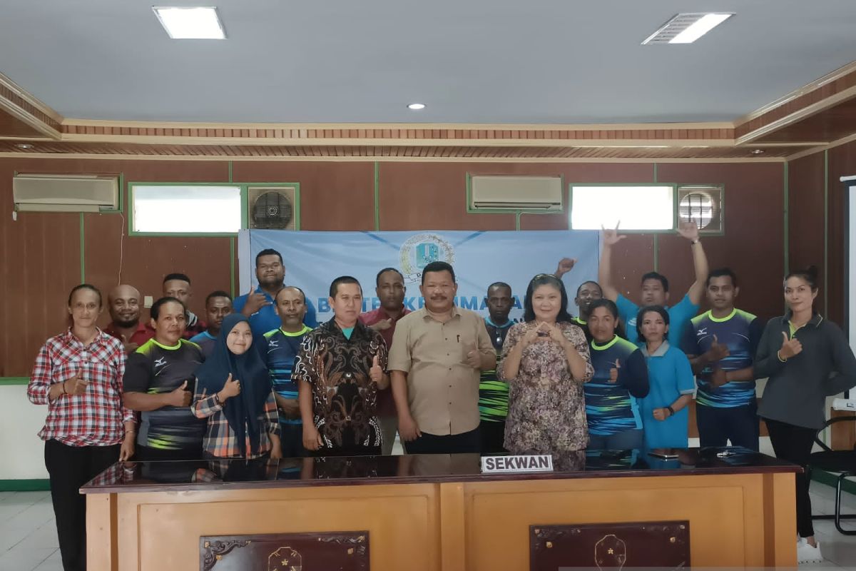 Sekwan minta aparat kehumasan DPRD Biak tingkatkan kemampuan diri ...