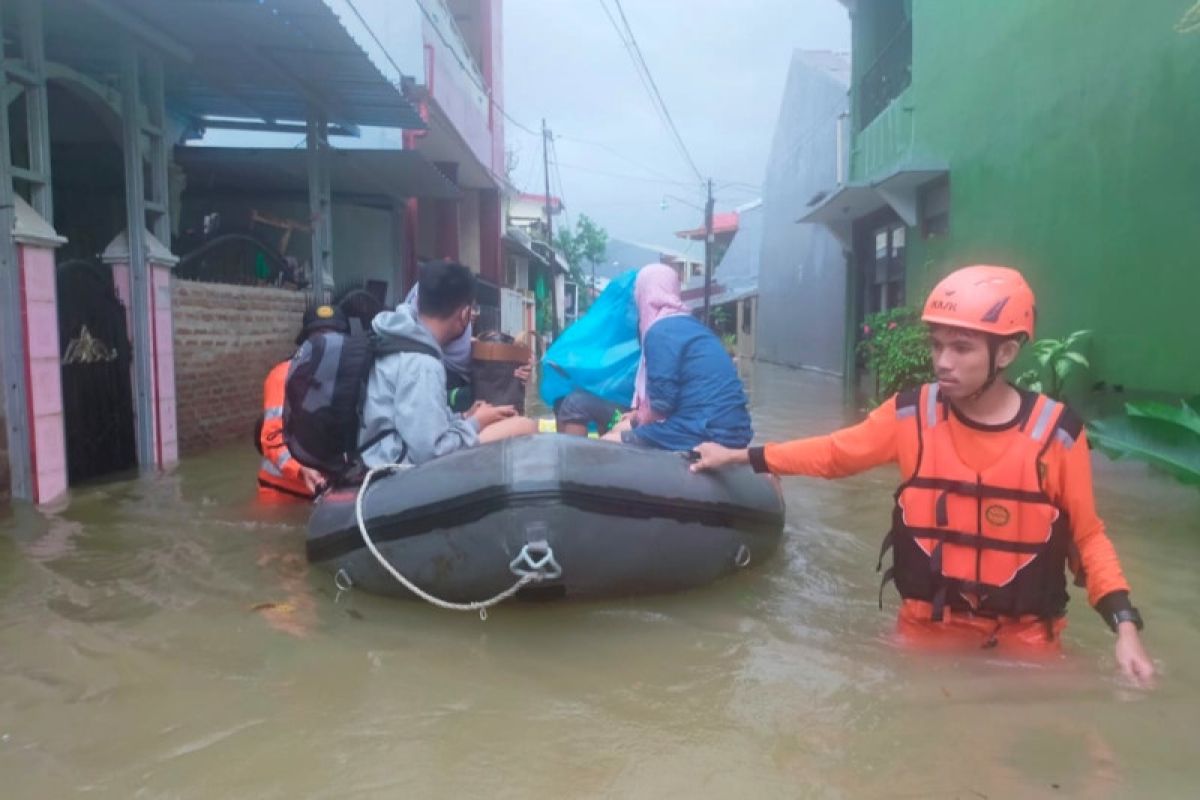 12 kecamatan di Makassar terdampak banjir - ANTARA News Kepulauan Riau - Berita Kepulauan Riau ...