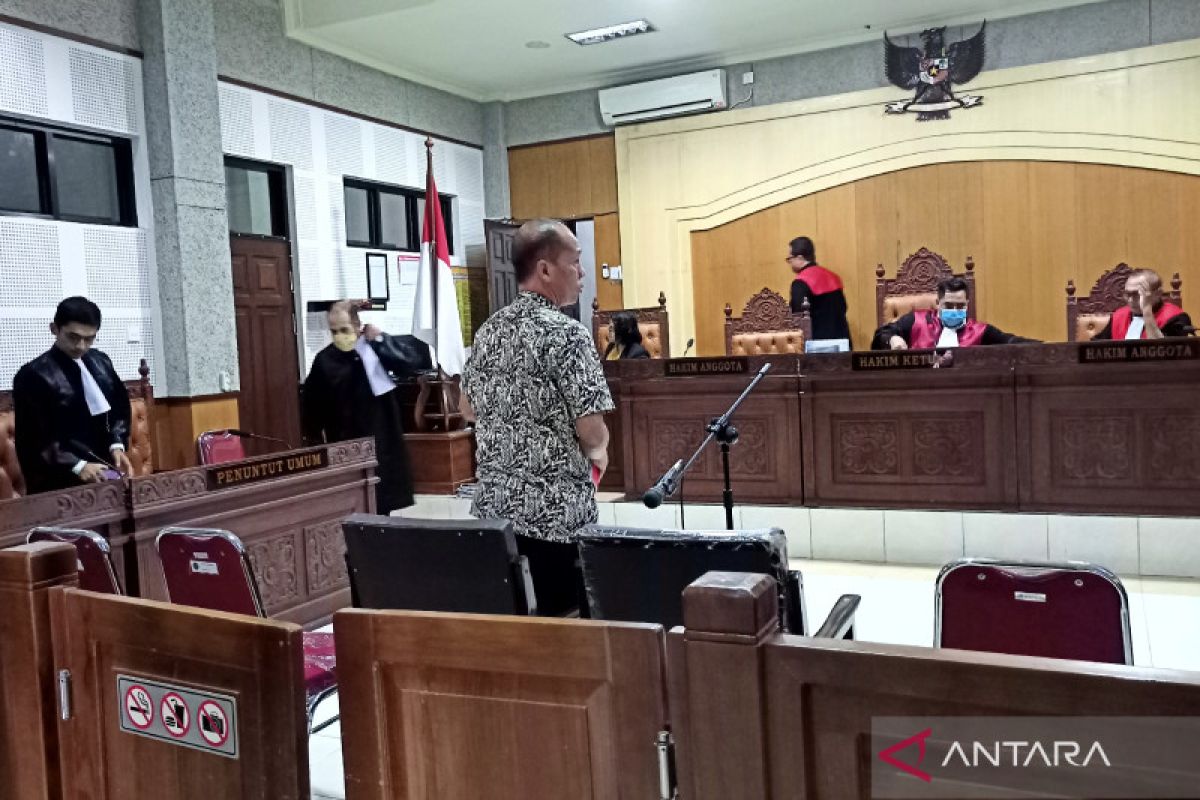 Mantan Direktur RSUD Praya terungkap membeli tanah dari hasil korupsi ... Mantan Direktur RSUD Praya terungkap membeli tanah dari hasil korupsi ...