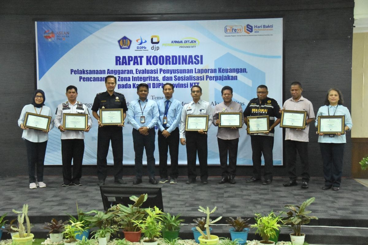 Kanwil Kemenkumham NTT terima empat penghargaan dari DJPB - ANTARA News ... Kanwil Kemenkumham NTT terima empat penghargaan dari DJPB - ANTARA News ...