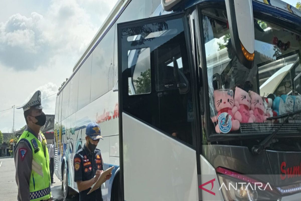 Dishub DIY uji kelaikan armada bus AKAP di Terminal Wates - ANTARA News ...