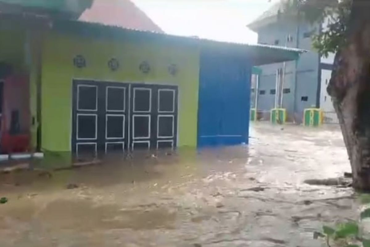 BPBD sebut warga terdampak banjir di Kolaka Sultra capai 1.151 KK - ANTARA News Sulawesi ...