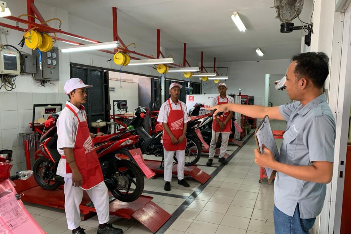Astra Motor Papua terus tingkatkan kemampuan mekanik AHASS - ANTARA ...