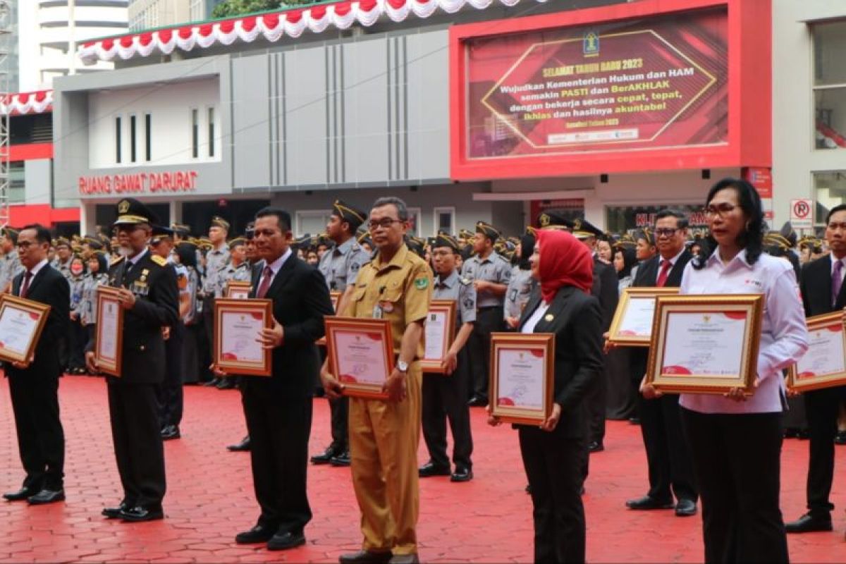 Gubernur Ansar terima penghargaan Kemenkumham RI - ANTARA News Kepulauan Riau - Berita Kepulauan ...