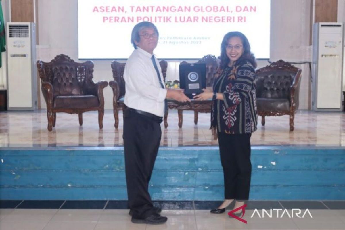 Mahasiswa diedukasi Kemlu-Unpatti soal tantangan global di ASEAN ... Mahasiswa diedukasi Kemlu-Unpatti soal tantangan global di ASEAN ...