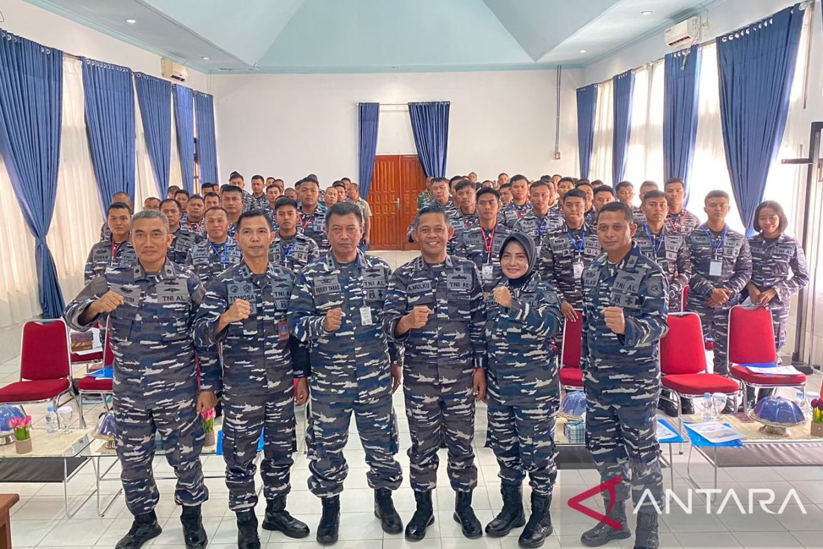 Lanal Kendari beri pelatihan prajurit soal reformasi birokrasi - ANTARA News Sulawesi Tenggara ...