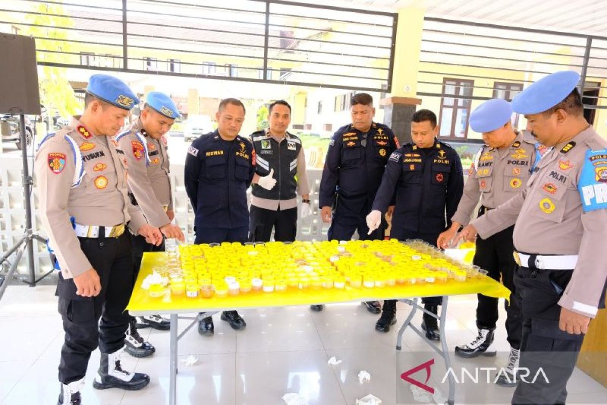 Polda Sulawesi Tenggara Tes Urine Personel Guna Deteksi Dini Penggunaan