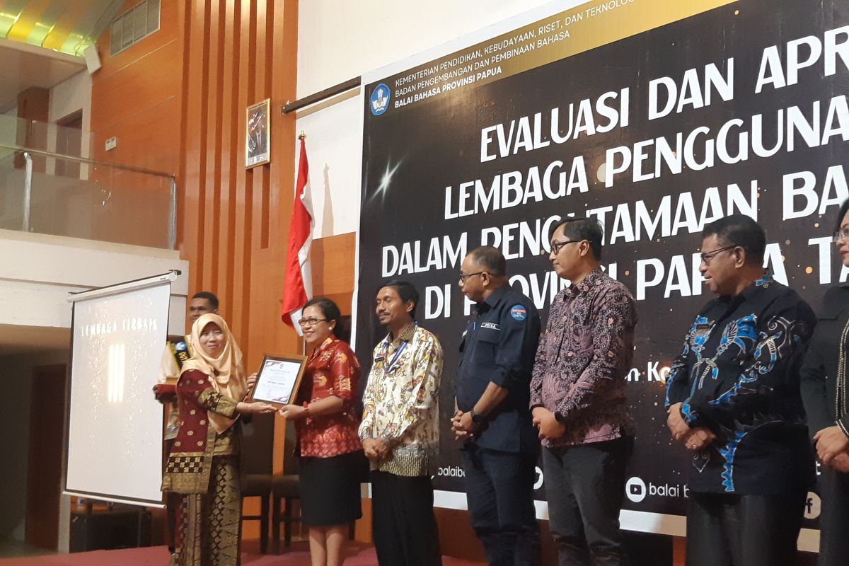 Balai Bahasa Papua beri penghargaan 45 lembaga - ANTARA News Papua