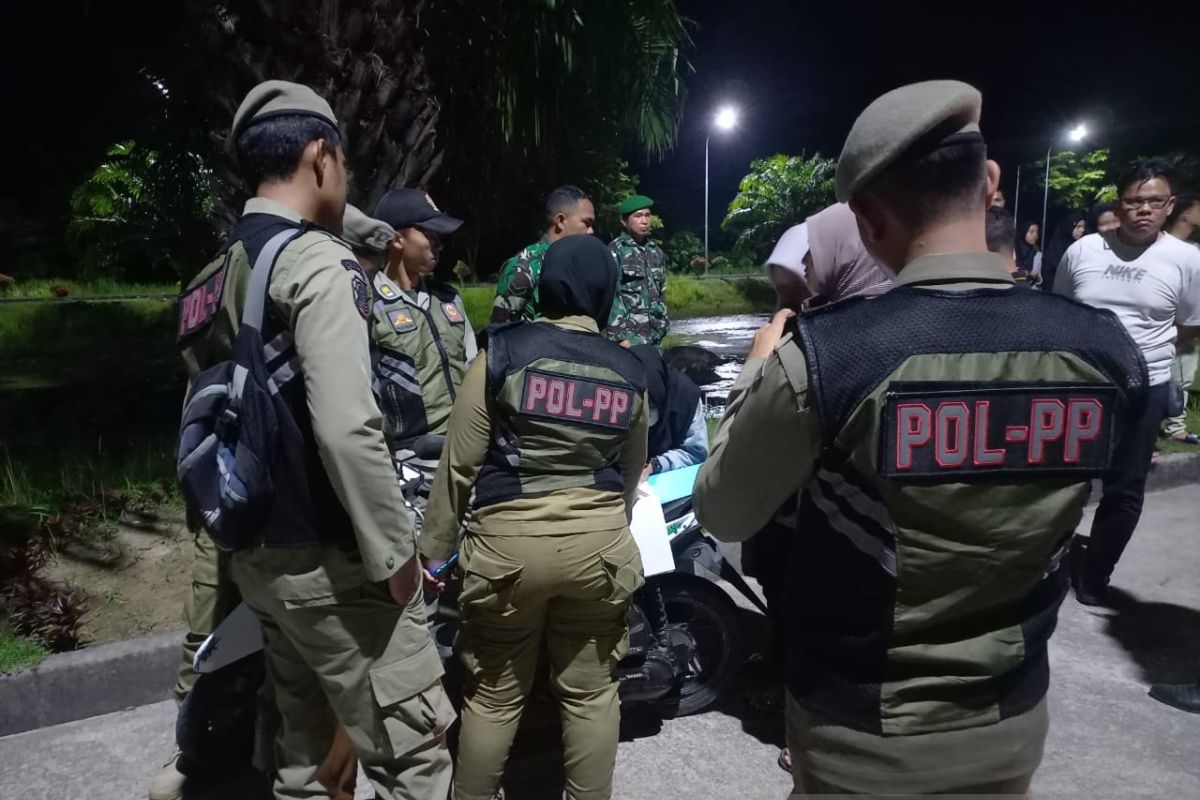 Satpol PP Natuna razia pelajar yang keluyuran di malam hari - ANTARA News Kepulauan Riau ...