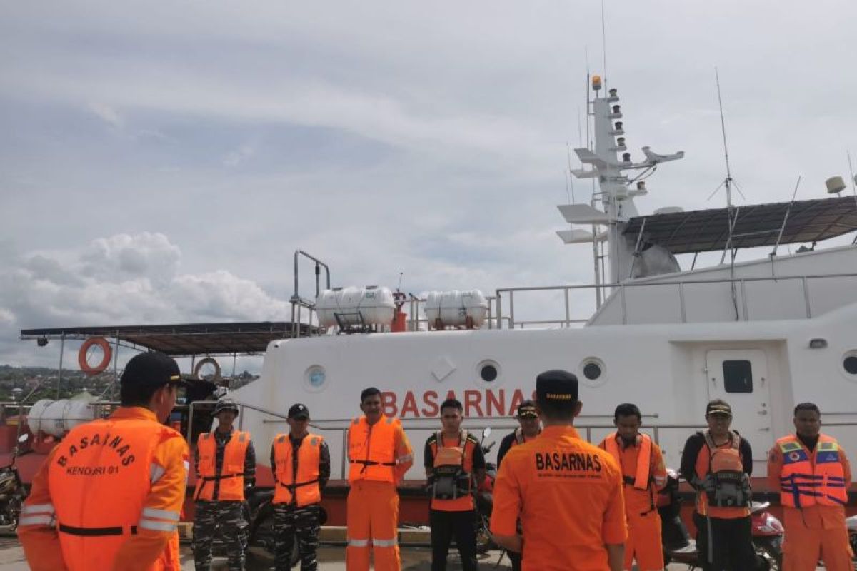 Basarnas Evakuasi Kapal Pengangkut Yang Mati Mesin Di Buton Selatan