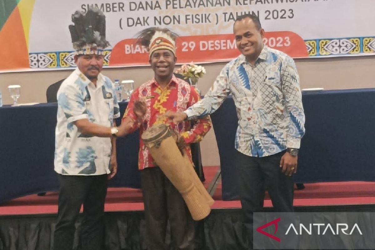 Pemkab Biak siapkan bantuan distribusi logistik Pemilu 2024 - ANTARA ... Pemkab Biak siapkan bantuan distribusi logistik Pemilu 2024 - ANTARA ...