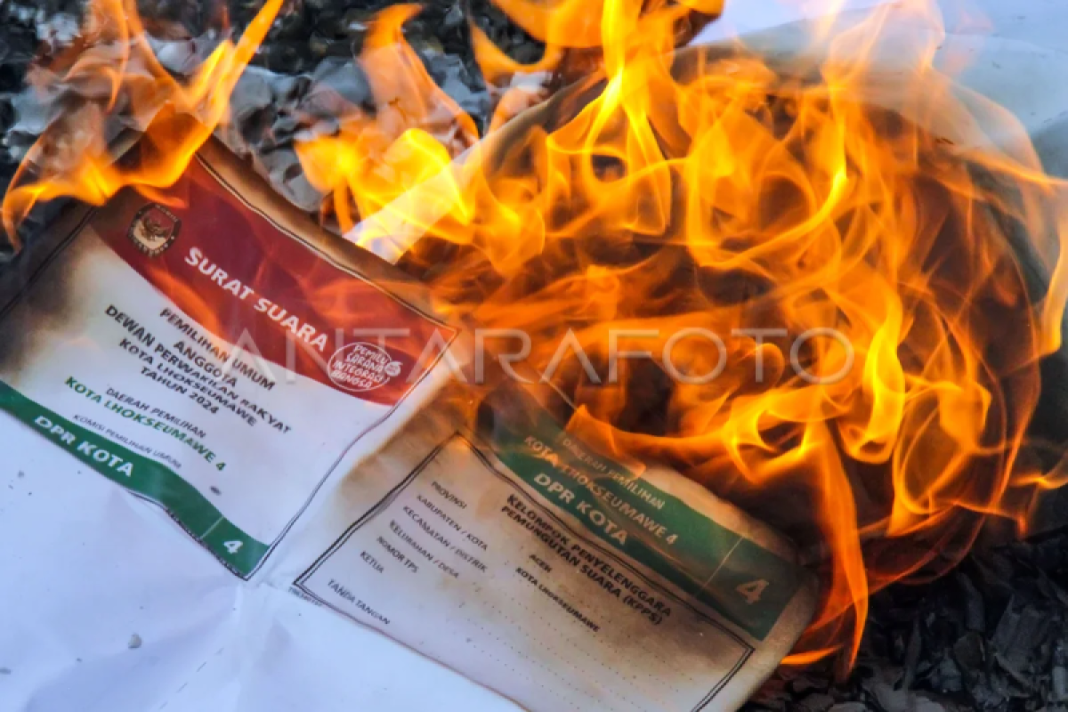 Pemusnahan surat suara rusak Pemilu 2024 - ANTARA Sumbar