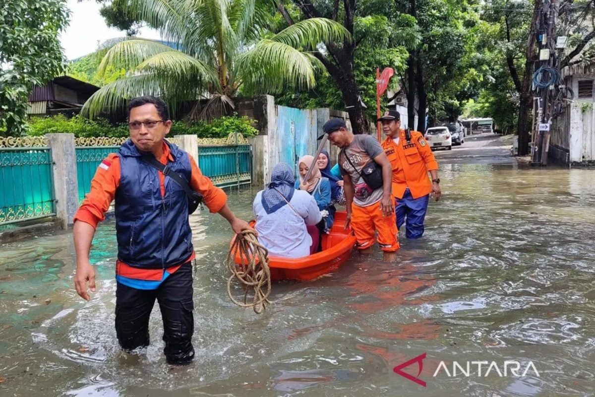Lima ruas jalan di DKI Jakarta banjir - ANTARA News Yogyakarta - Berita Terkini Yogyakarta