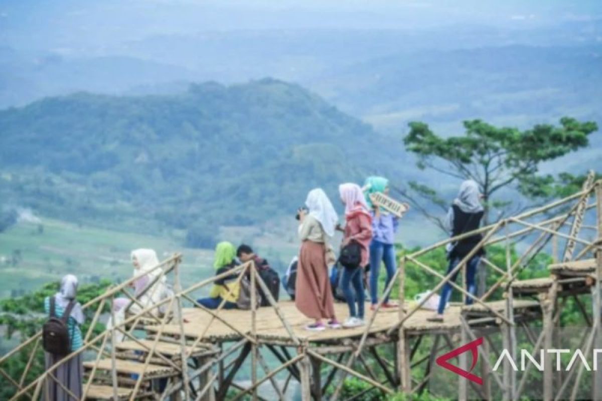Puluhan destinasi wisata gaet pelancong libur Lebaran 2024 - ANTARA ... Puluhan destinasi wisata gaet pelancong libur Lebaran 2024 - ANTARA ...
