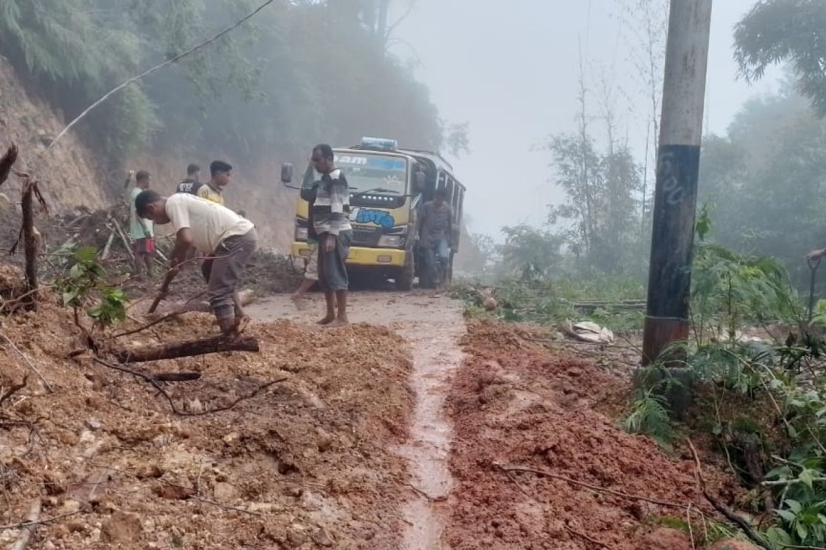 Bmkg Peringatkan Masyarakat Ntt Waspada Bibit Siklon Tropis 96s