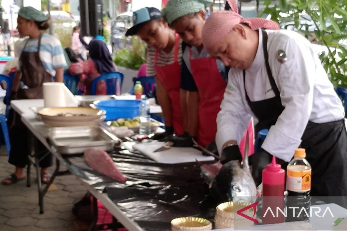 Festival Budaya Biak 2024 lestarikan seni budaya suku Biak - ANTARA ...