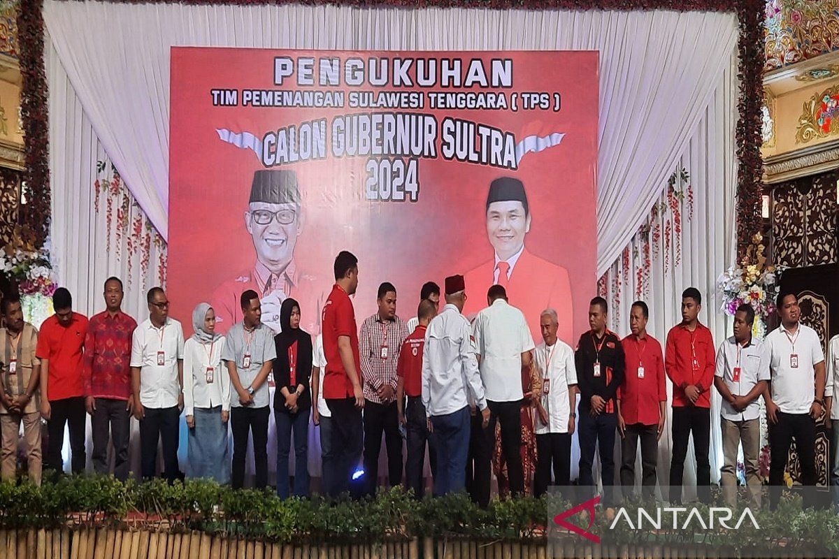 Tim pemenangan Cagub Sultra 2024-2029 Lukman Abunawas dikukuhkan ...