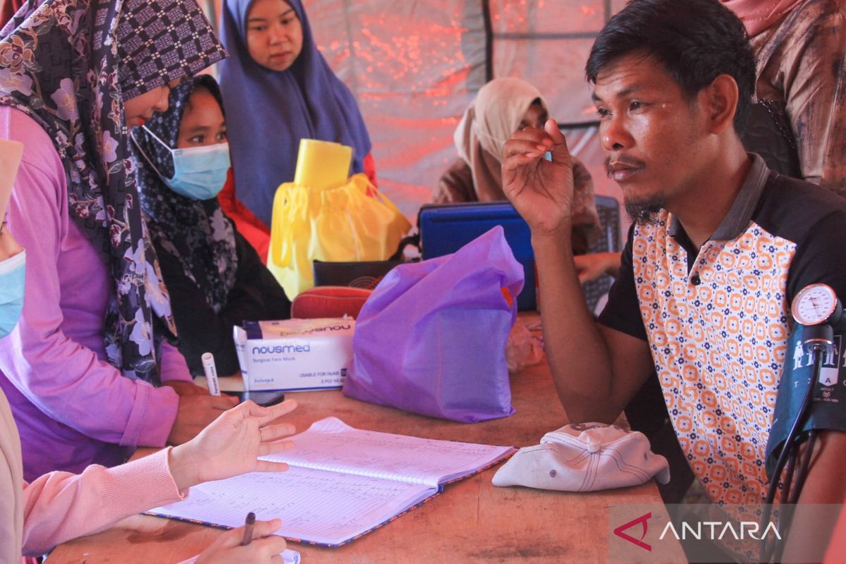 Dinkes berikan pelayanan kesehatan korban banjir di Konut - ANTARA News Sulawesi Tenggara ...