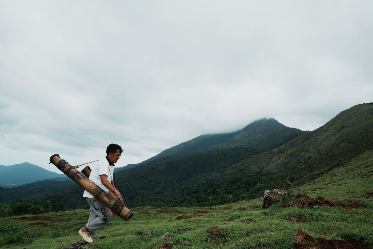 Produksi gula aren di Pulau Kabaena - ANTARA News Sulawesi Tenggara - ANTARA News Kendari ...