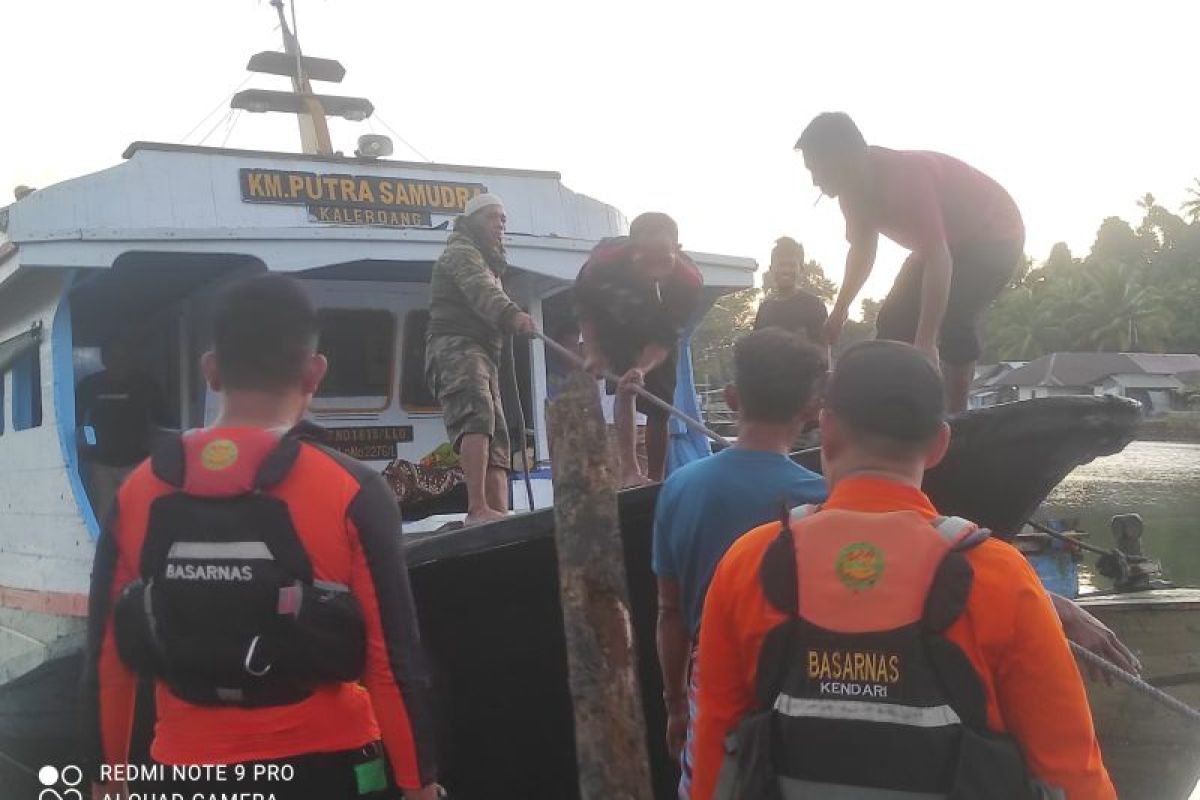 Tim SAR evakuasi 20 penumpang kapal yang mati mesin di perairan Konawe - ANTARA News Sulawesi ...