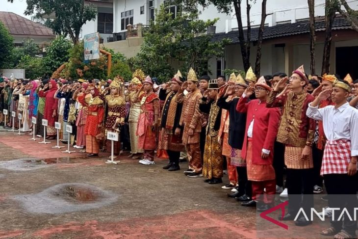 Ribuan siswa SMK Sumsel mengenakan pakaian adat semarakkan Sumpah Pemuda - ANTARA News Sumatera ...